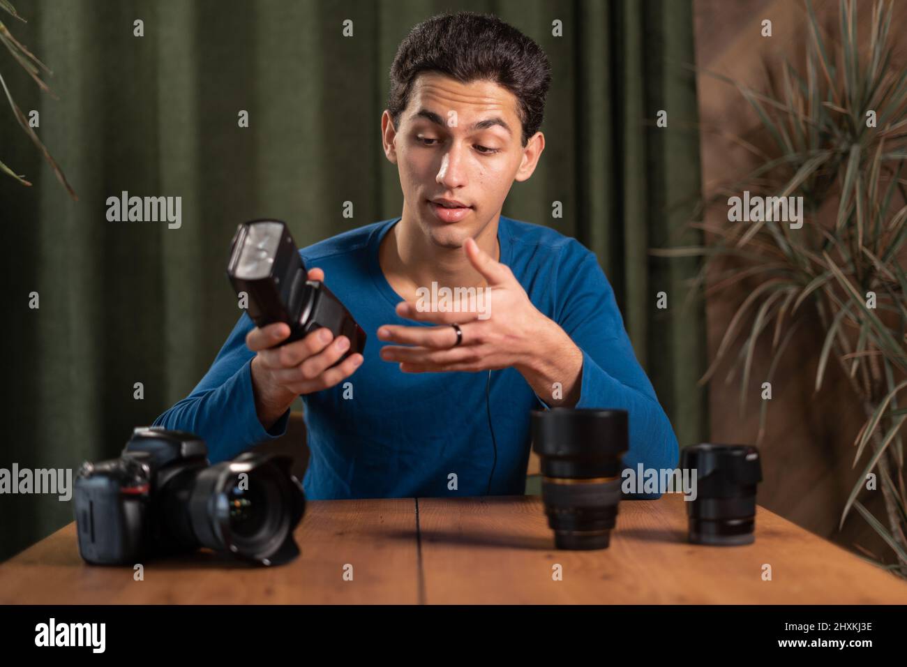 The photographer guy makes an overview of the flash settings and the ...