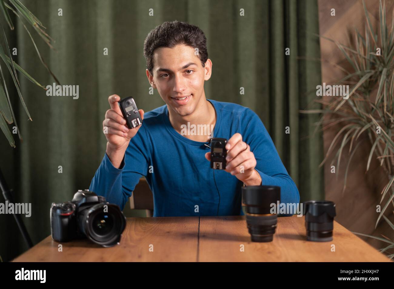 arab Guy-photographer is recording a video lesson for photographers ...