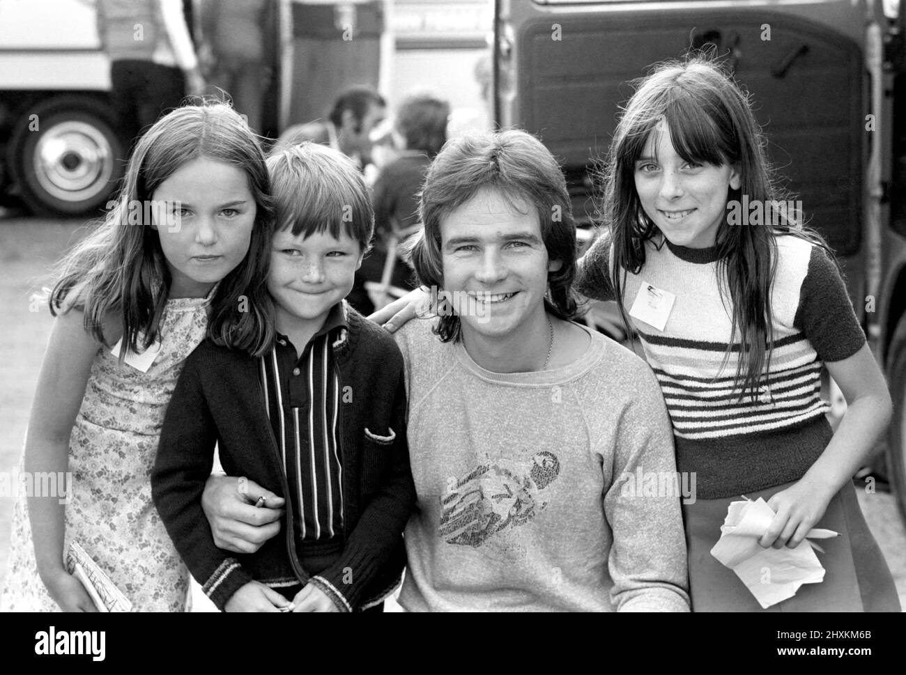 Barry Sheene signs autographs for three young children who broke ...
