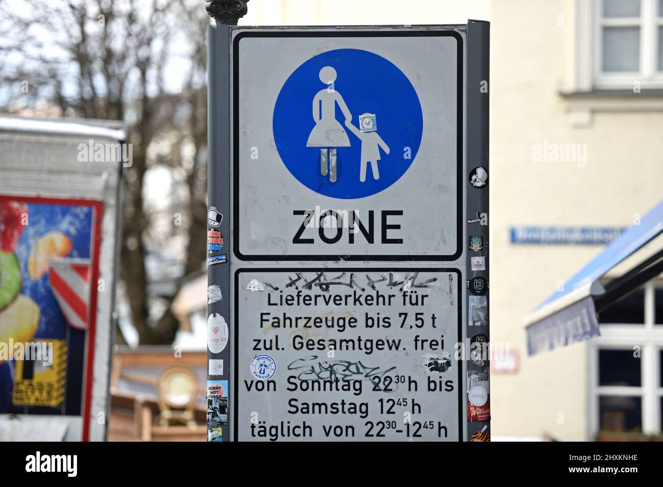 Schild "Fußgängerzone" in München, Bayern, Deutschland - Sign ...