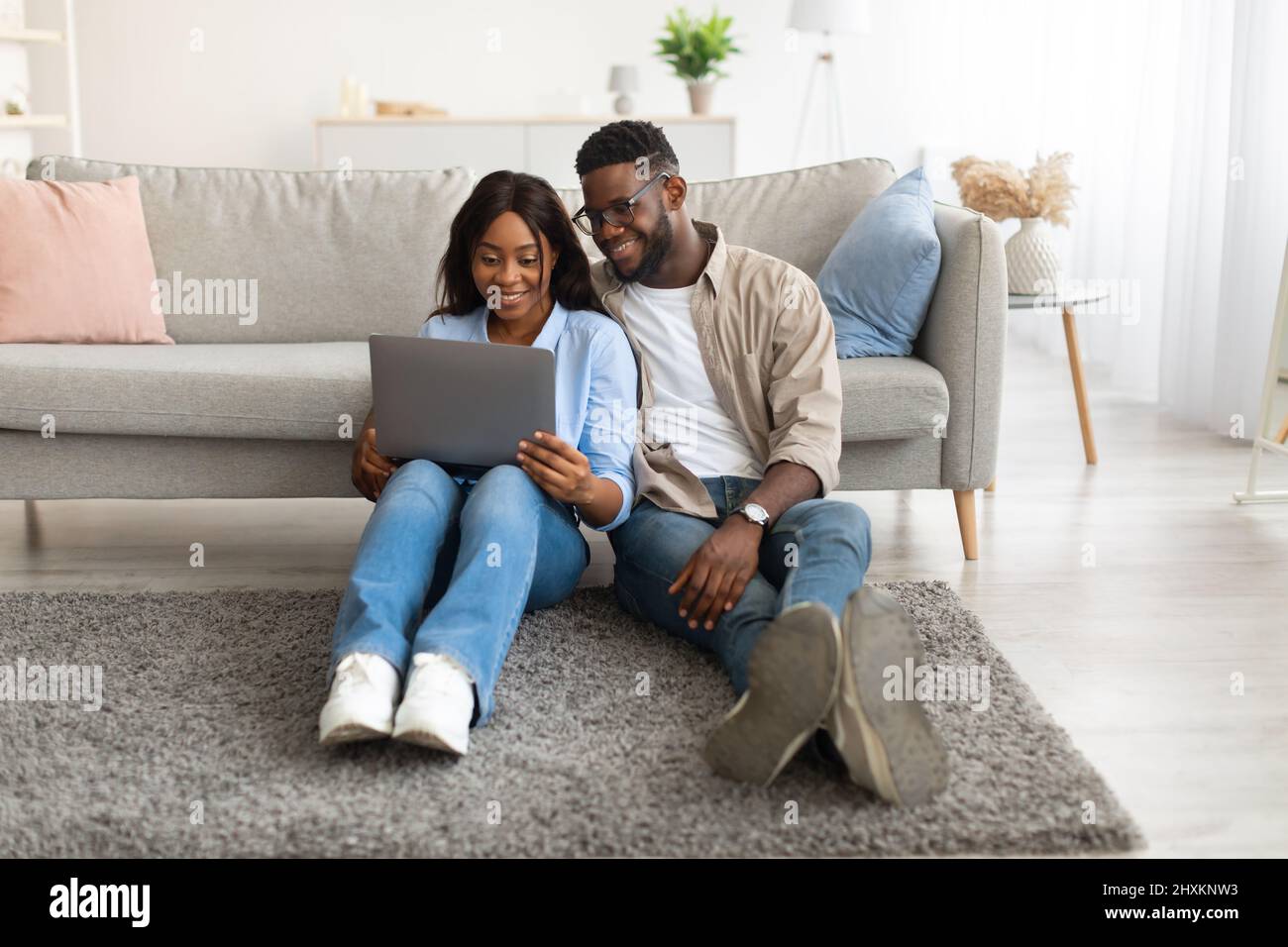 African american man with family hi-res stock photography and images ...