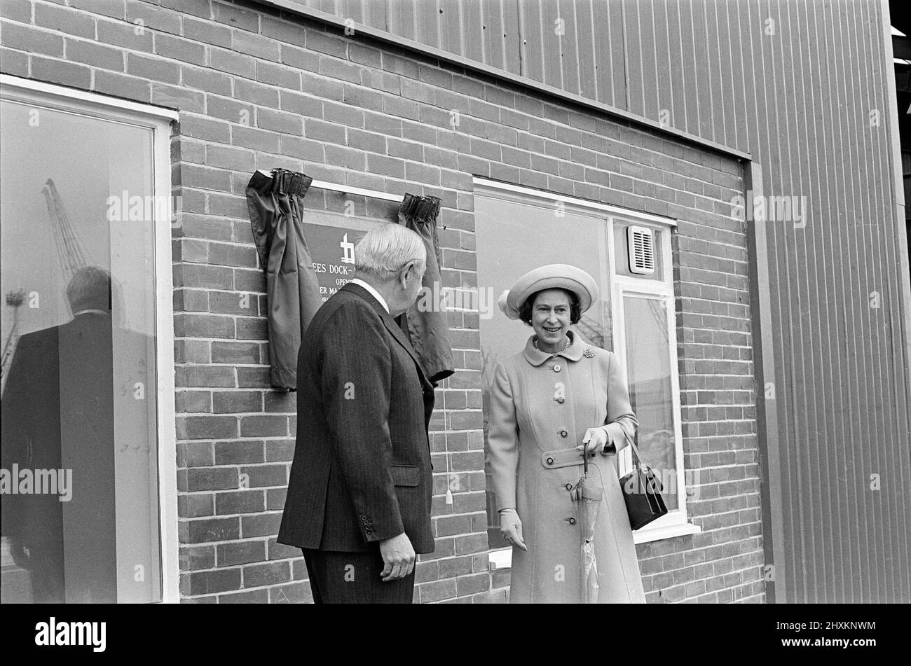 Queen Elizabeth II visits Tees Dock. 14th July 1977 Stock Photo - Alamy