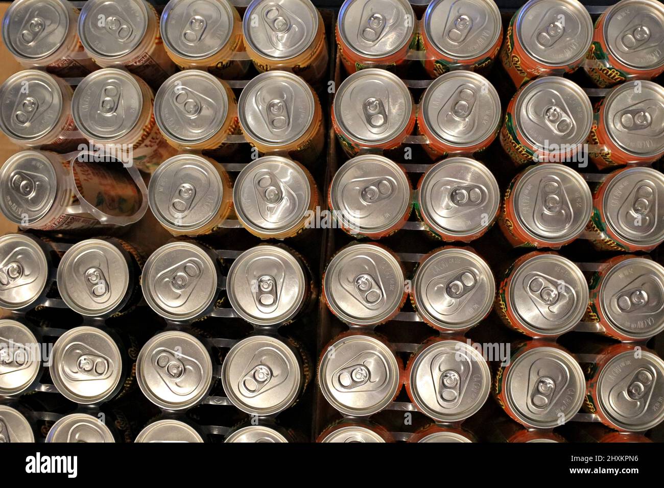 Beer can background or wallpaper Stock Photo - Alamy