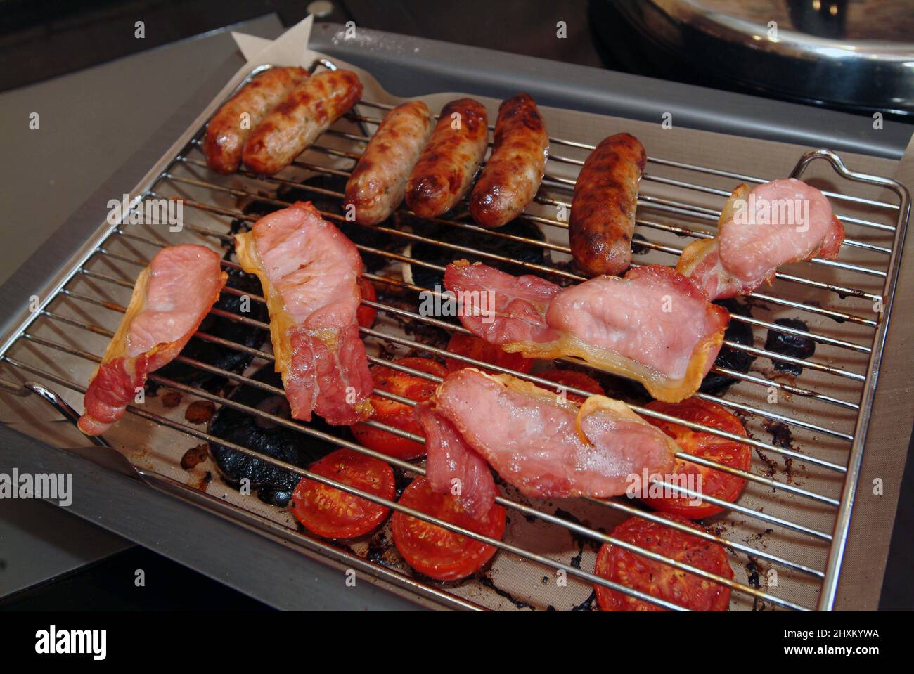 Cooking a traditional English breakfast on an Aga cooker Stock Photo ...