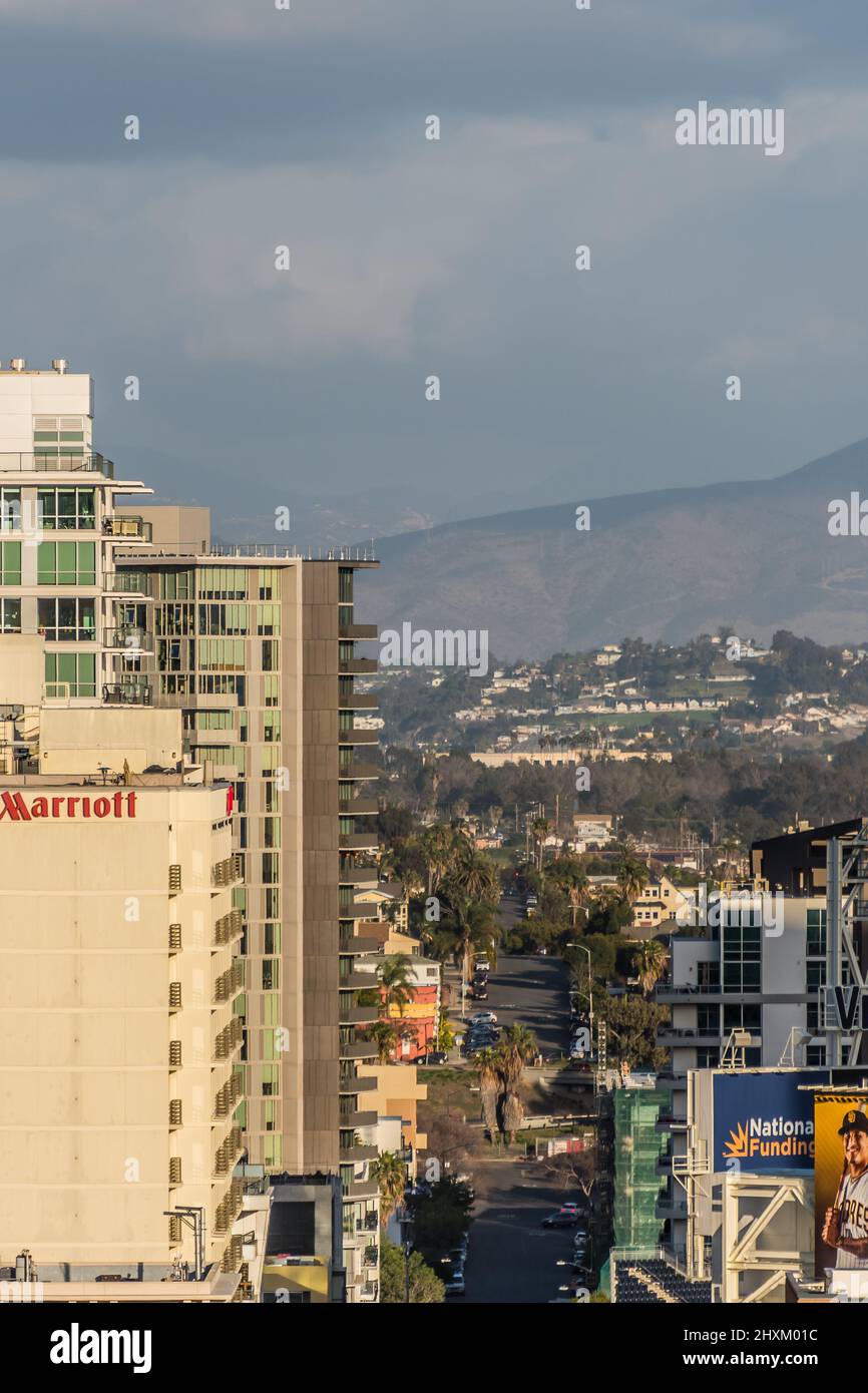 Downtown cars hi-res stock photography and images - Alamy