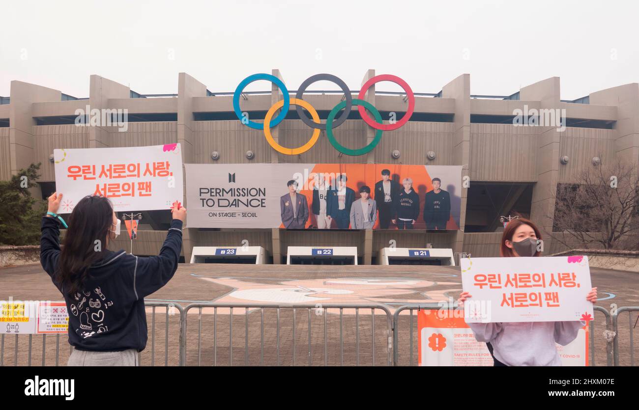 BTS Concert, March 12, 2022 : BTS fans take photos in front of a venue ...
