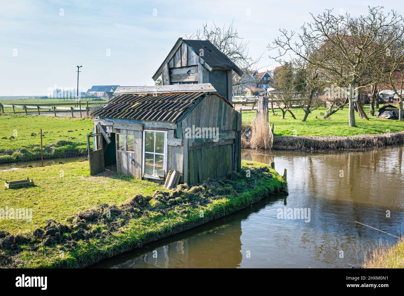Old waterside building hi-res stock photography and images - Alamy