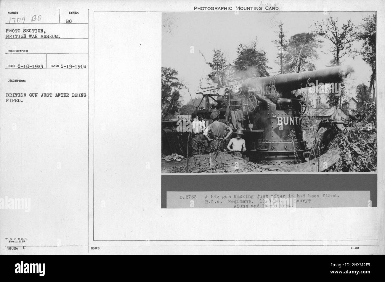 British gun just after being fired. Collection of World War I ...