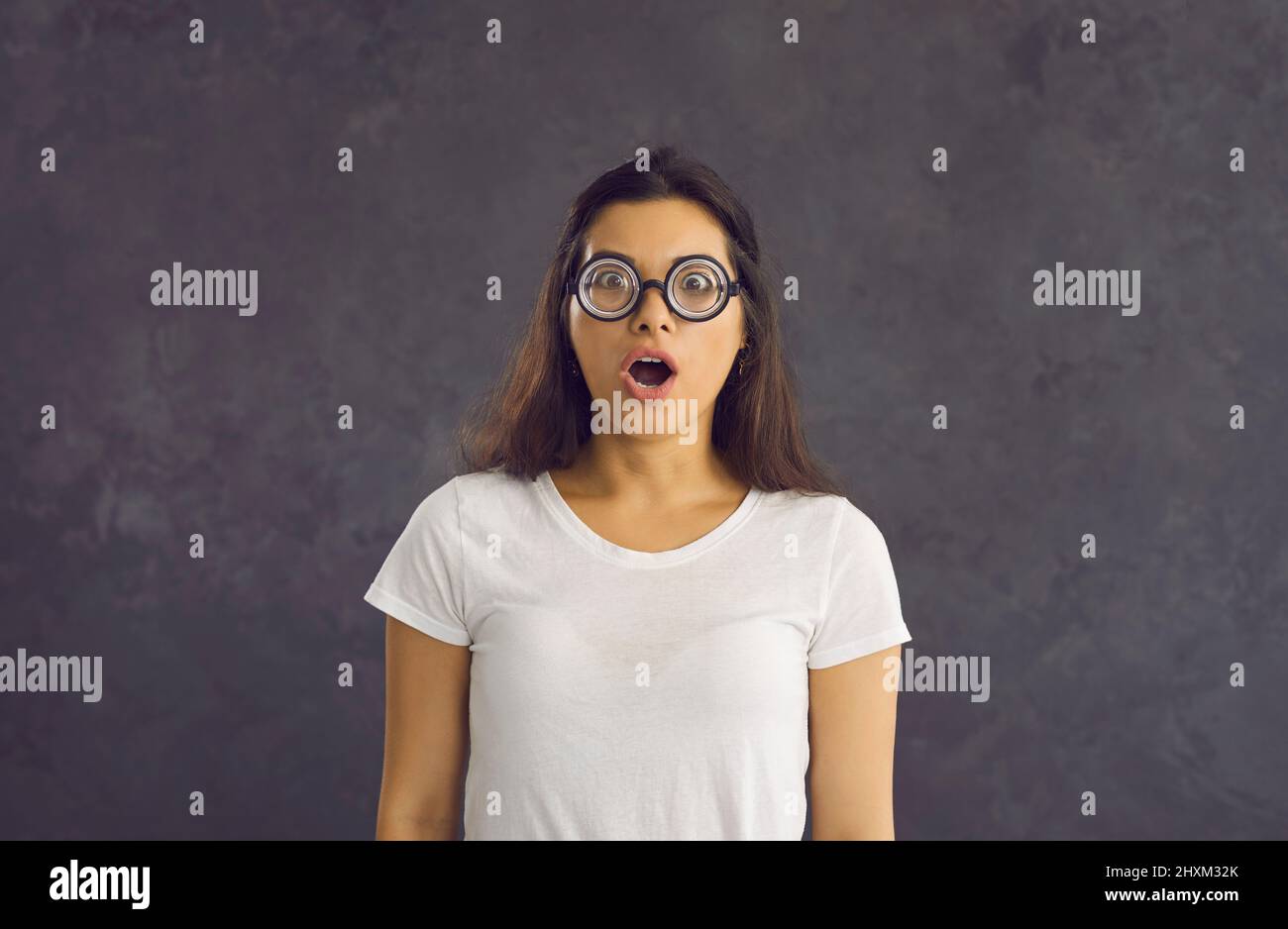 Shocked amazed astonished woman hi-res stock photography and images - Alamy