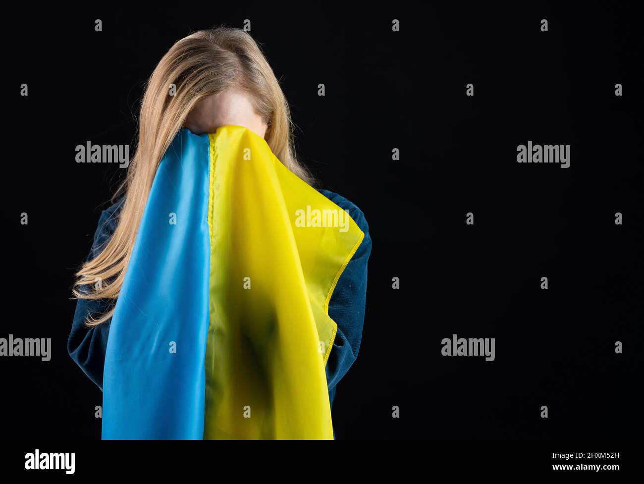 Woman cry ukrainian flag Stock Photo - Alamy