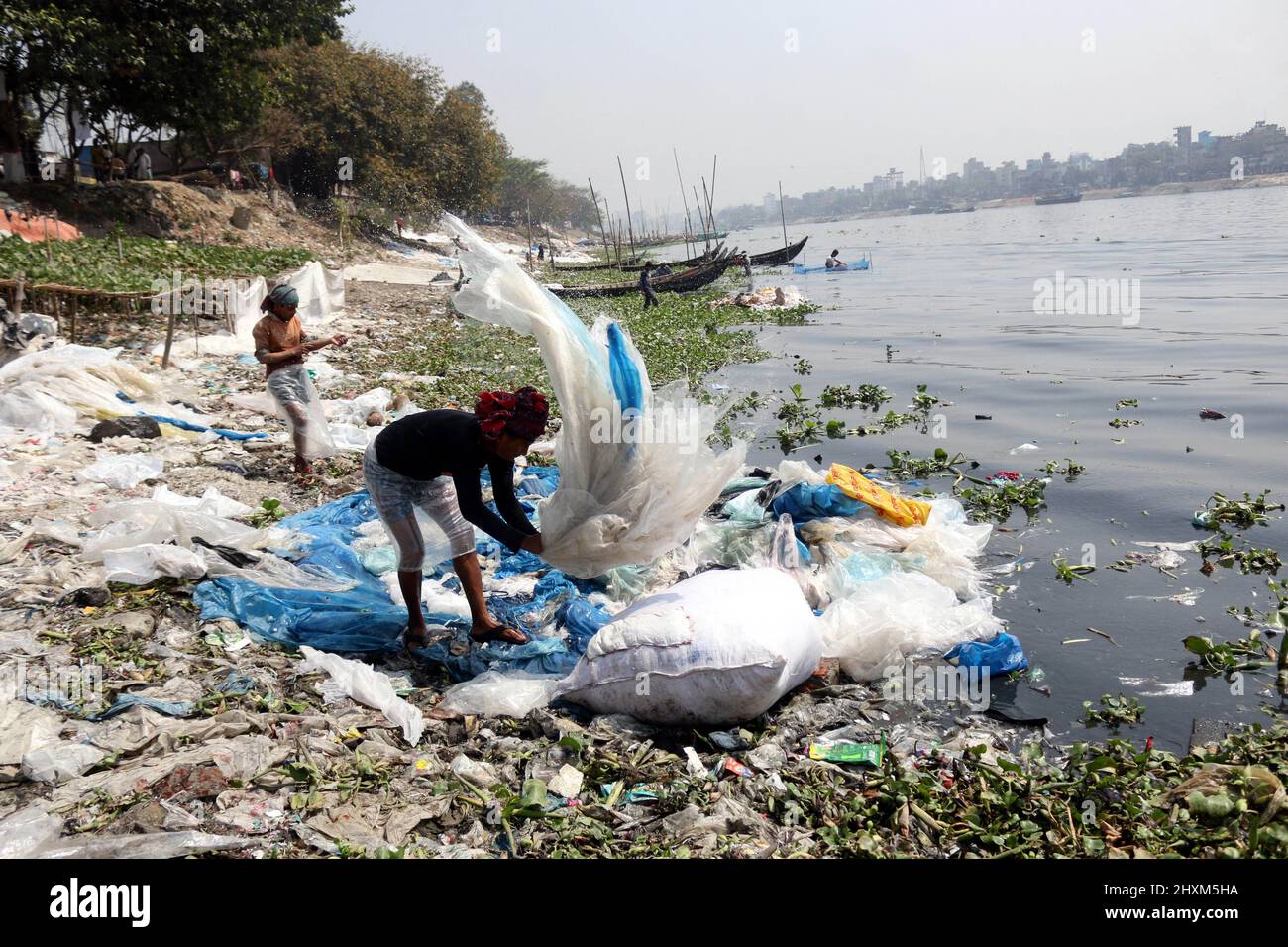 Dhaka, Bangladesh. March 13,2022, Workers collects polythene and ...