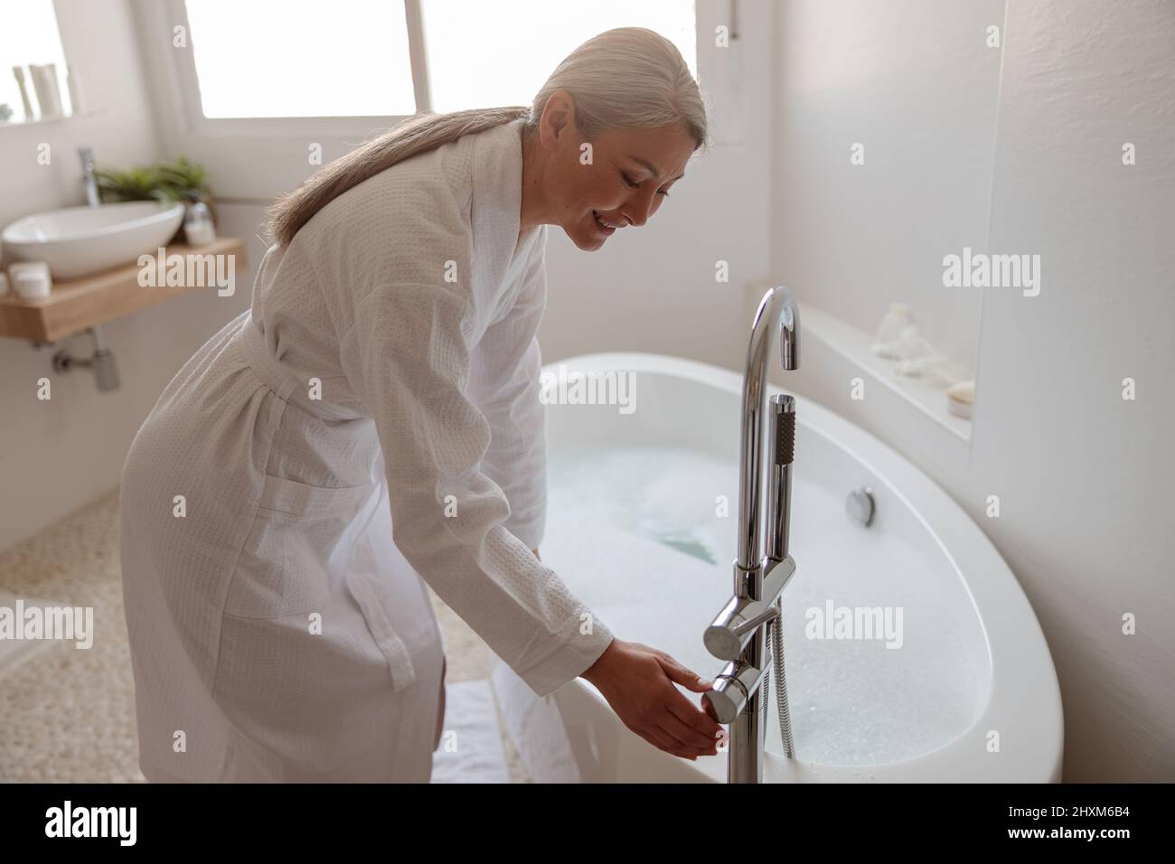 Pretty woman getting ready to take bath Stock Photo - Alamy