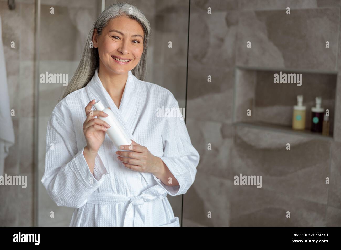 Mature woman shower smiling hi-res stock photography and images - Alamy