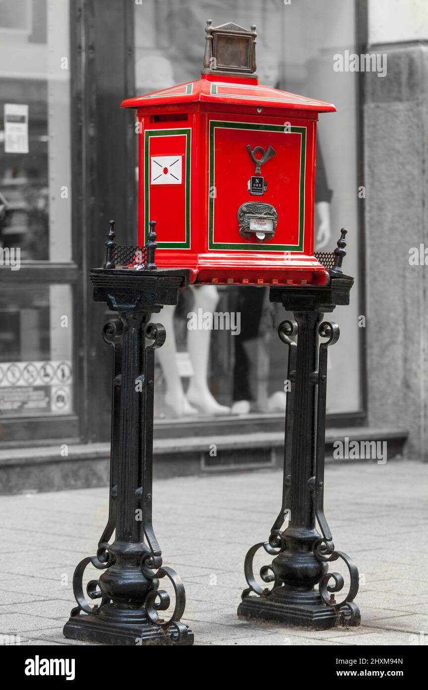 Budapaest street furniture hi-res stock photography and images - Alamy