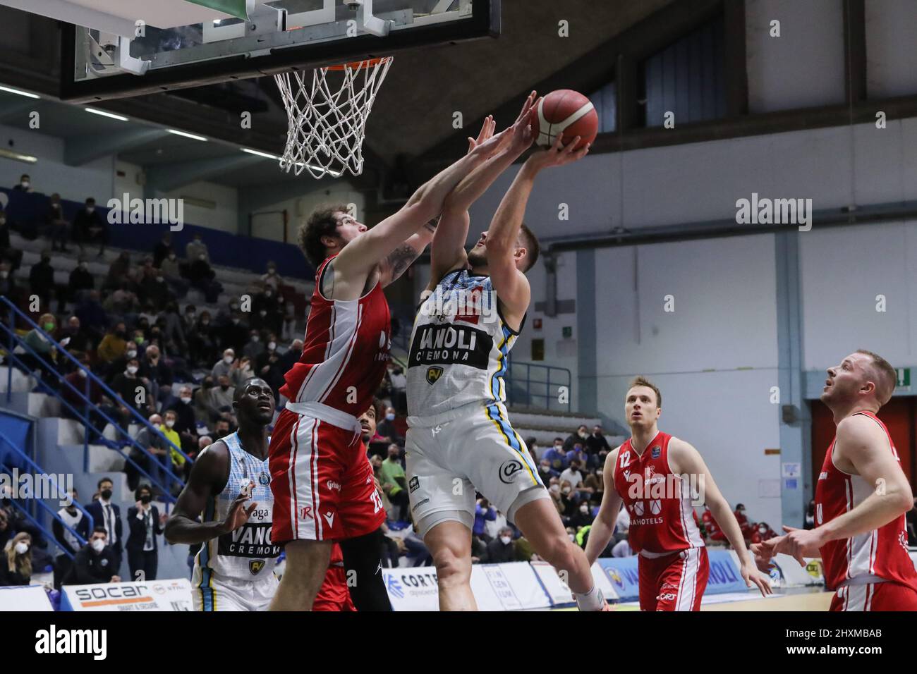 13 tres tinkle vanoli basket cremona hi-res stock photography and ...