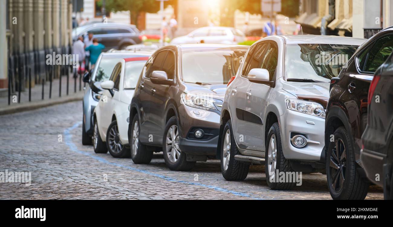 City traffic with cars parked in line on street side Stock Photo - Alamy