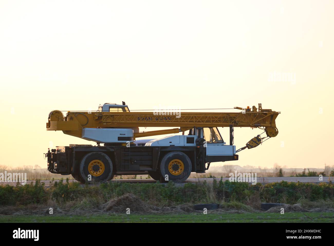 Crane heavy duty highway hi-res stock photography and images - Alamy
