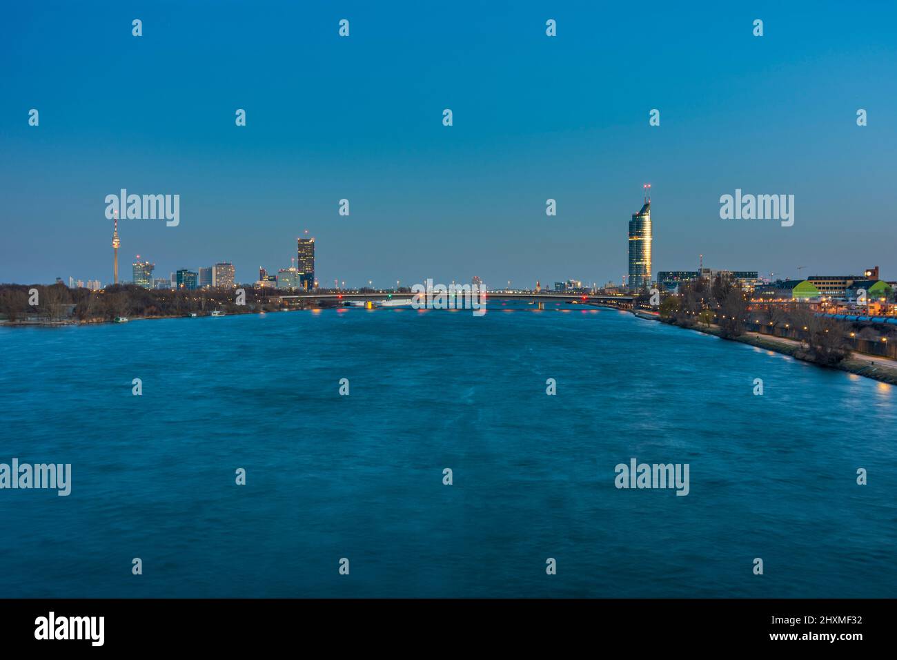 Wien, Vienna: river Donau (Danube), tower Donauturm, Donaucity, DC ...