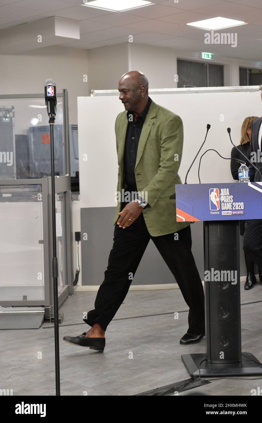 Michael Jordan attends a press conference Stock Photo - Alamy