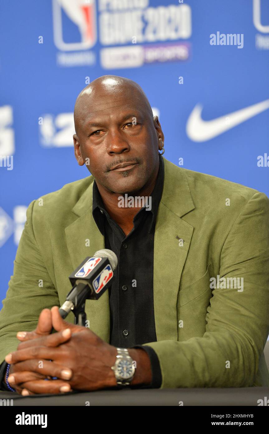 Michael Jordan attends a press conference Stock Photo - Alamy