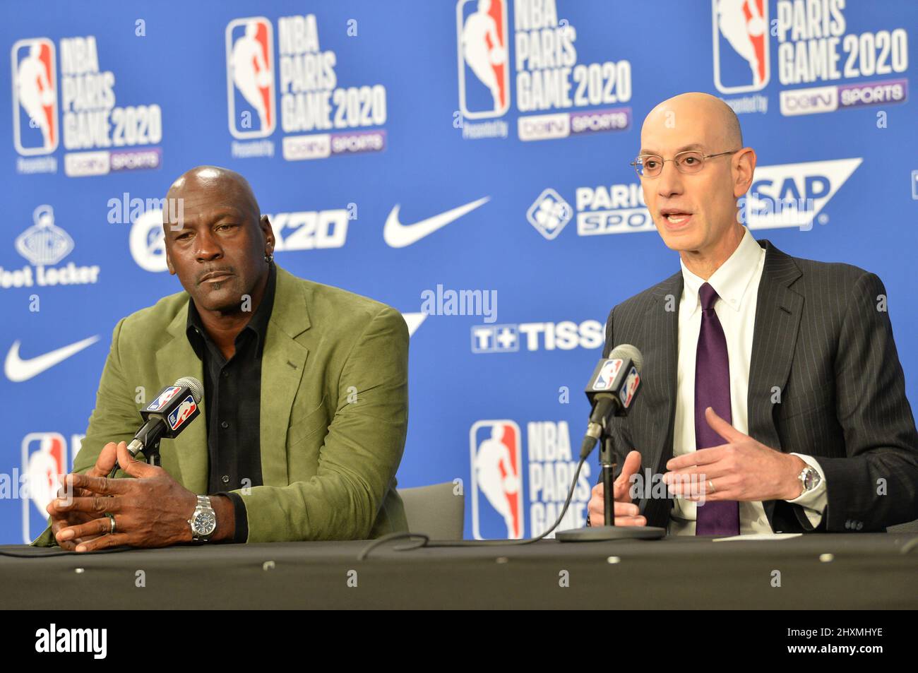 Michael Jordan attends a press conference Stock Photo - Alamy