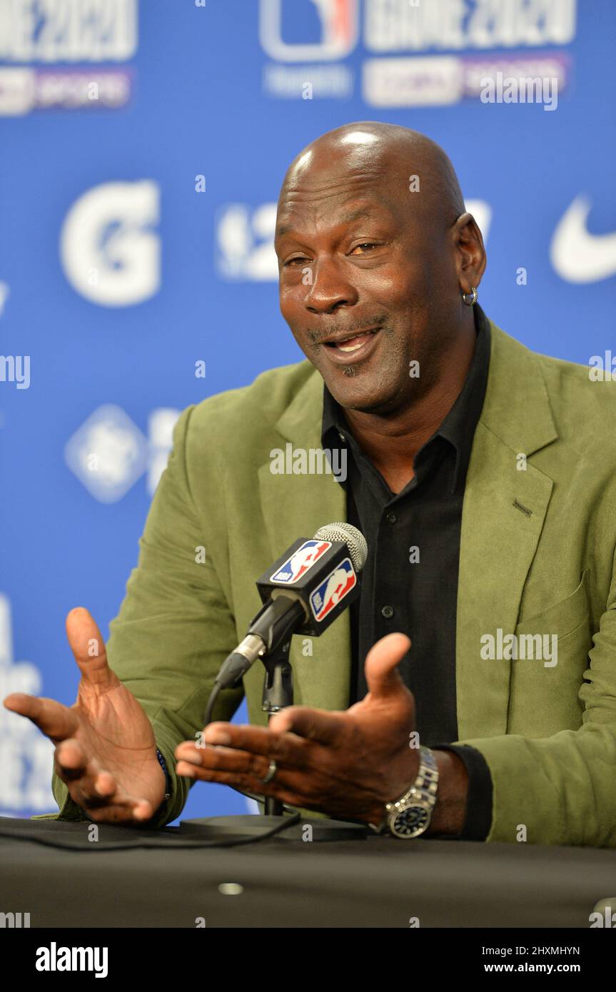 Michael Jordan attends a press conference Stock Photo - Alamy