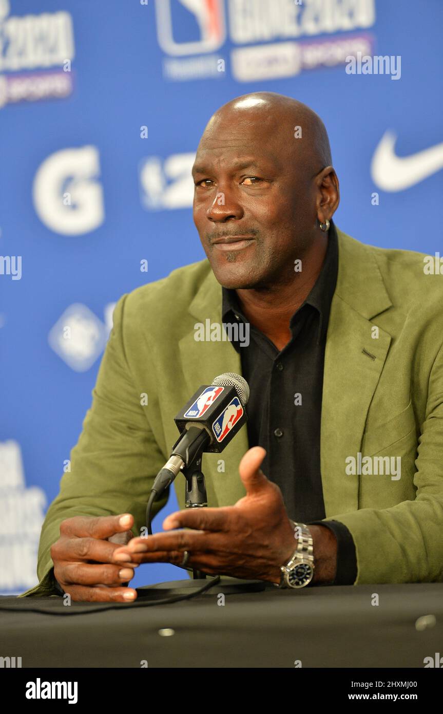 Michael Jordan attends a press conference Stock Photo - Alamy