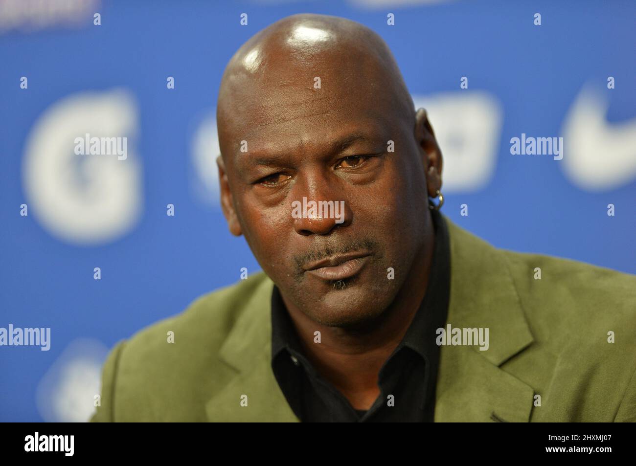 Michael Jordan attends a press conference Stock Photo - Alamy