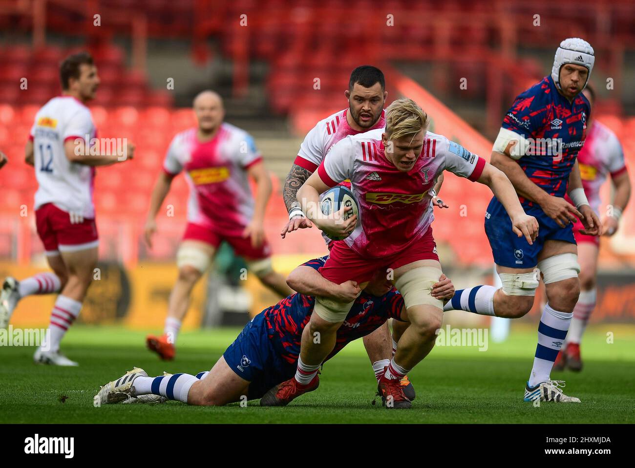 Hugh Tizard of Harlequins Rugby, breaks through the Bristol defence ...