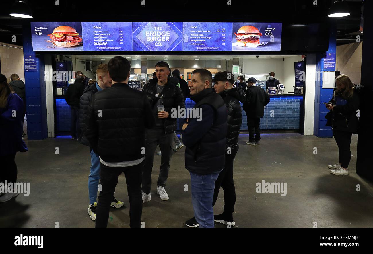 London, England, 13th March 2022. Food and drink outlets inside the ...
