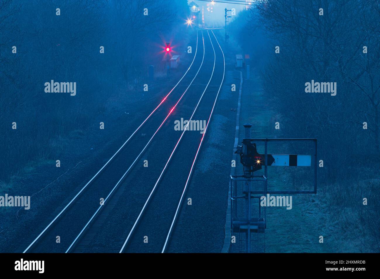 Railway signals uk hi-res stock photography and images - Alamy