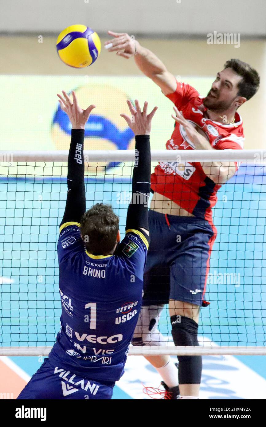 Luigi randazzo prisma taranto attack hi-res stock photography and ...