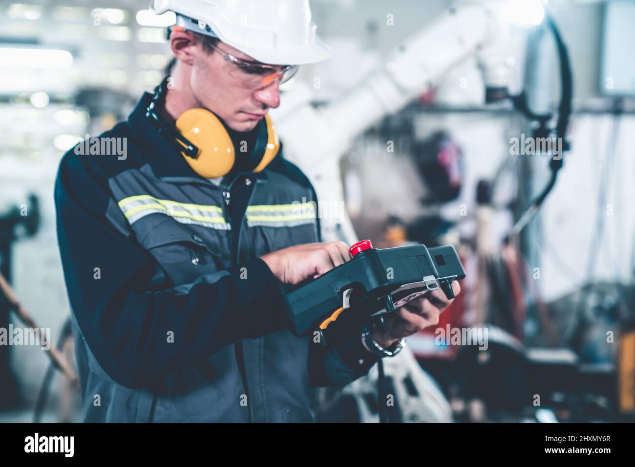 Automobile industry robot arm hi-res stock photography and images - Alamy
