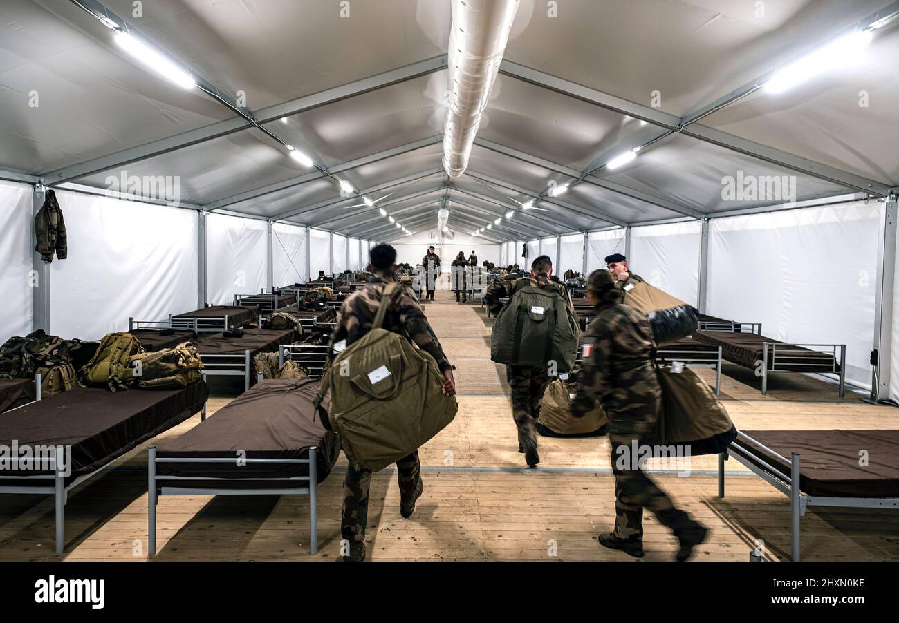 French soldiers prepare living quarters at Mihail Kogălniceanu military ...