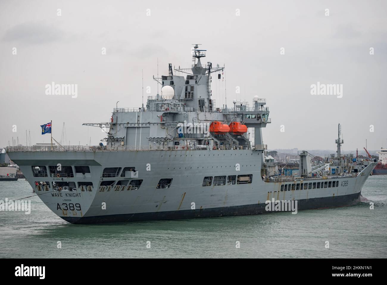 The Royal Fleet Auxiliary tanker RFA Wave Knight (A389) arrived at ...