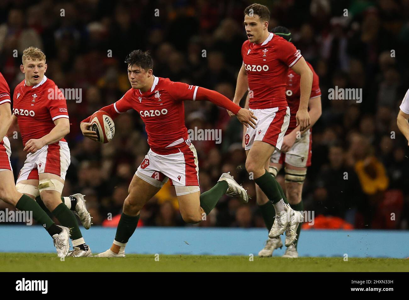 Louis Rees-Zammit of Wales makes a break. Guinness Six Nations ...