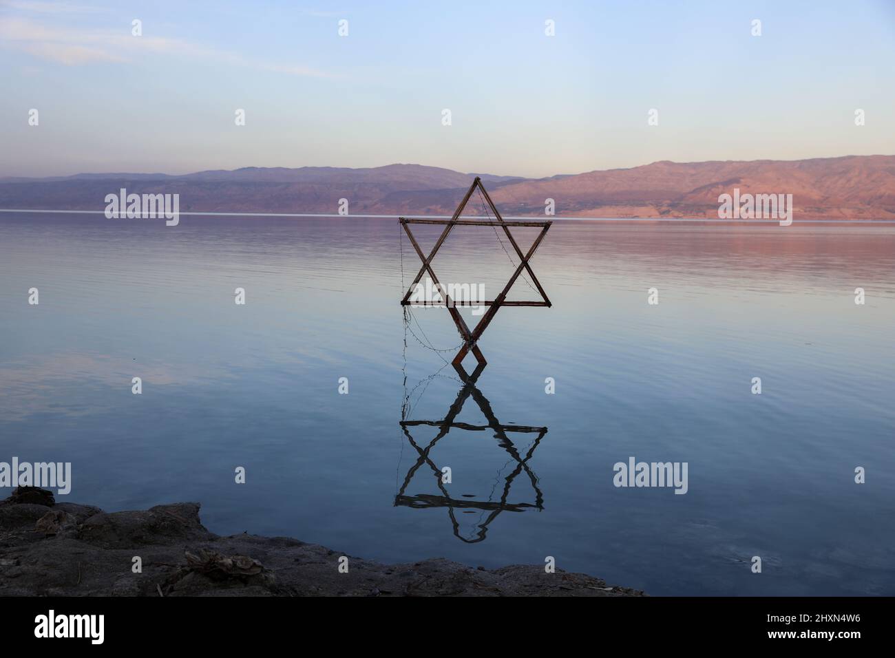 Star of david holocaust hi-res stock photography and images - Alamy