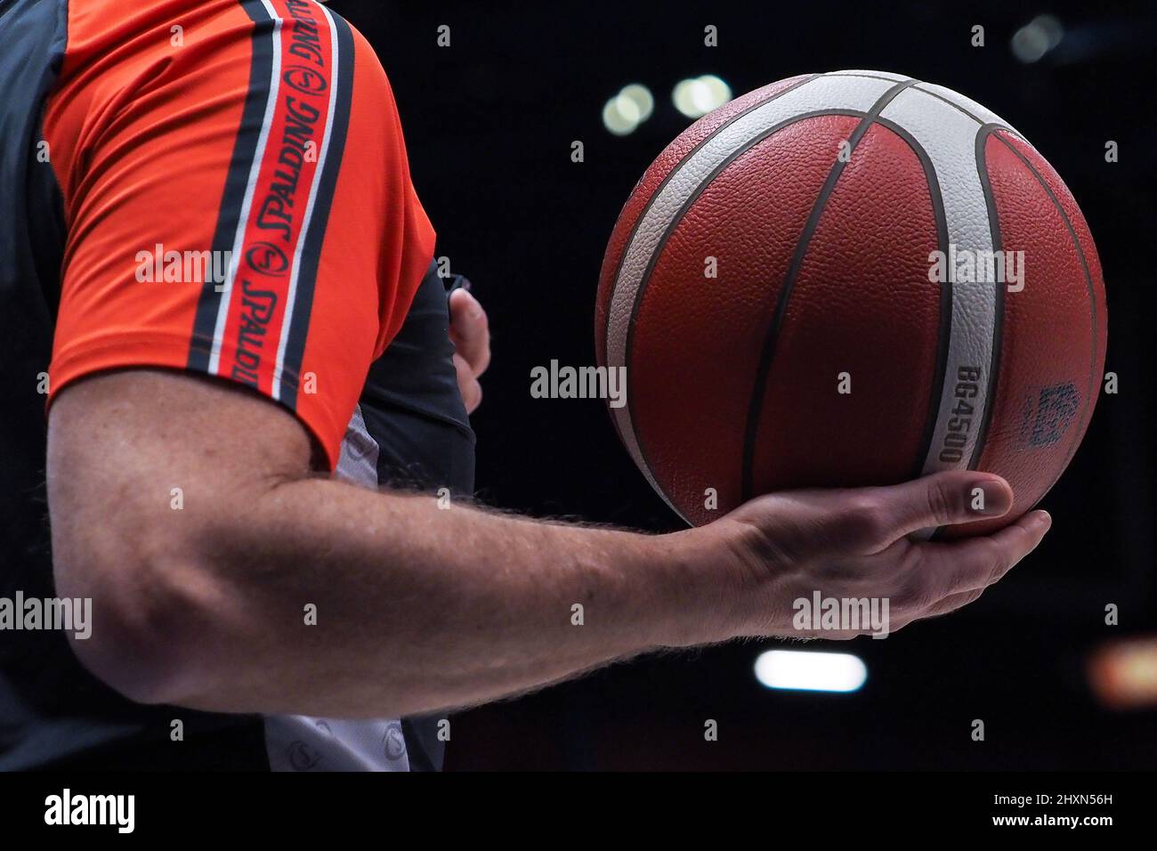 Basketball referee hand hi-res stock photography and images - Alamy