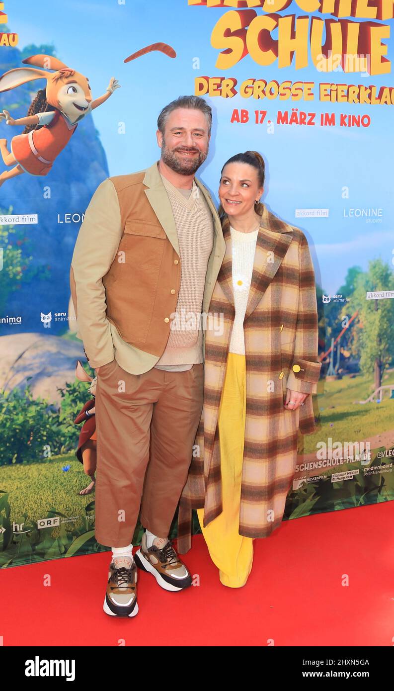 Sascha Schmitz aka Sasha mit Ehefrau Julia Röntgen bei der Premiere des ...