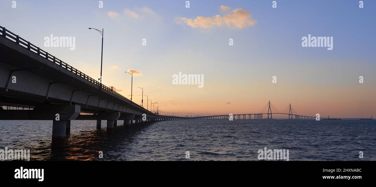 Incheon bridge construction hi-res stock photography and images - Alamy