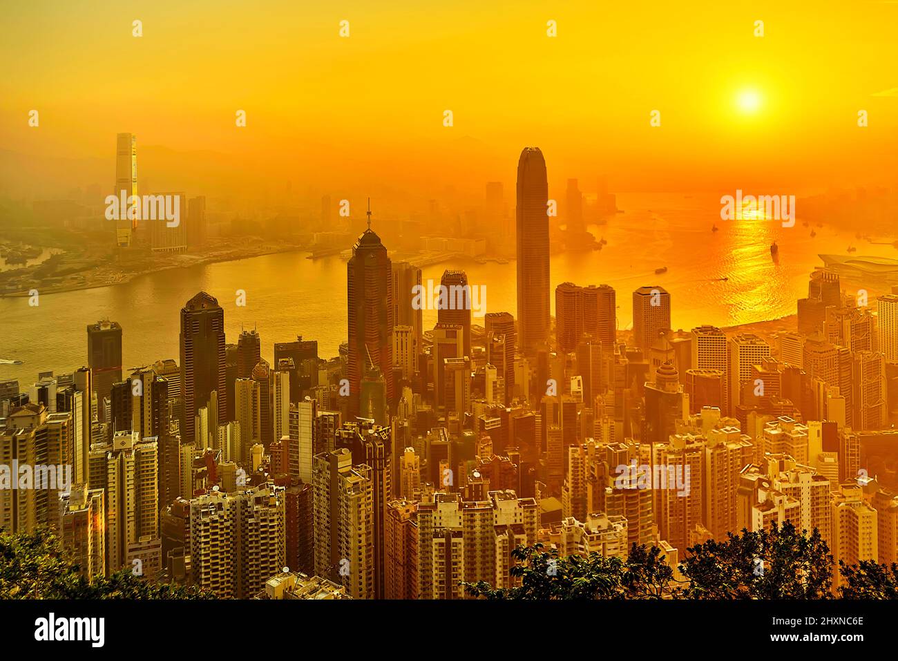 Skyline of Hong Kong (China) at dawn with the sun starting raising on ...