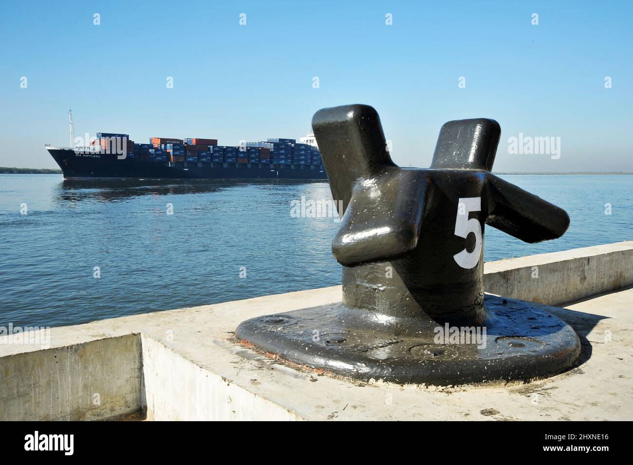 Wows dockyard hi-res stock photography and images - Alamy