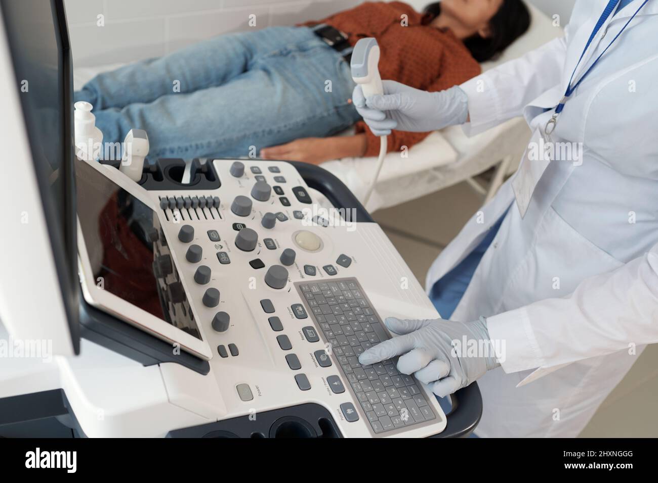 Button ultrasound hi-res stock photography and images - Alamy