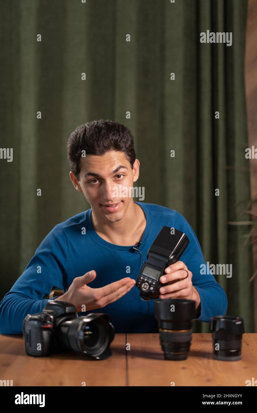 The photographer guy makes an overview of the flash settings and the ...