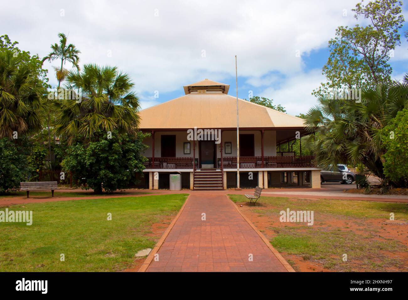 Disstinctive Broome style architecture and the laid back tropical ...