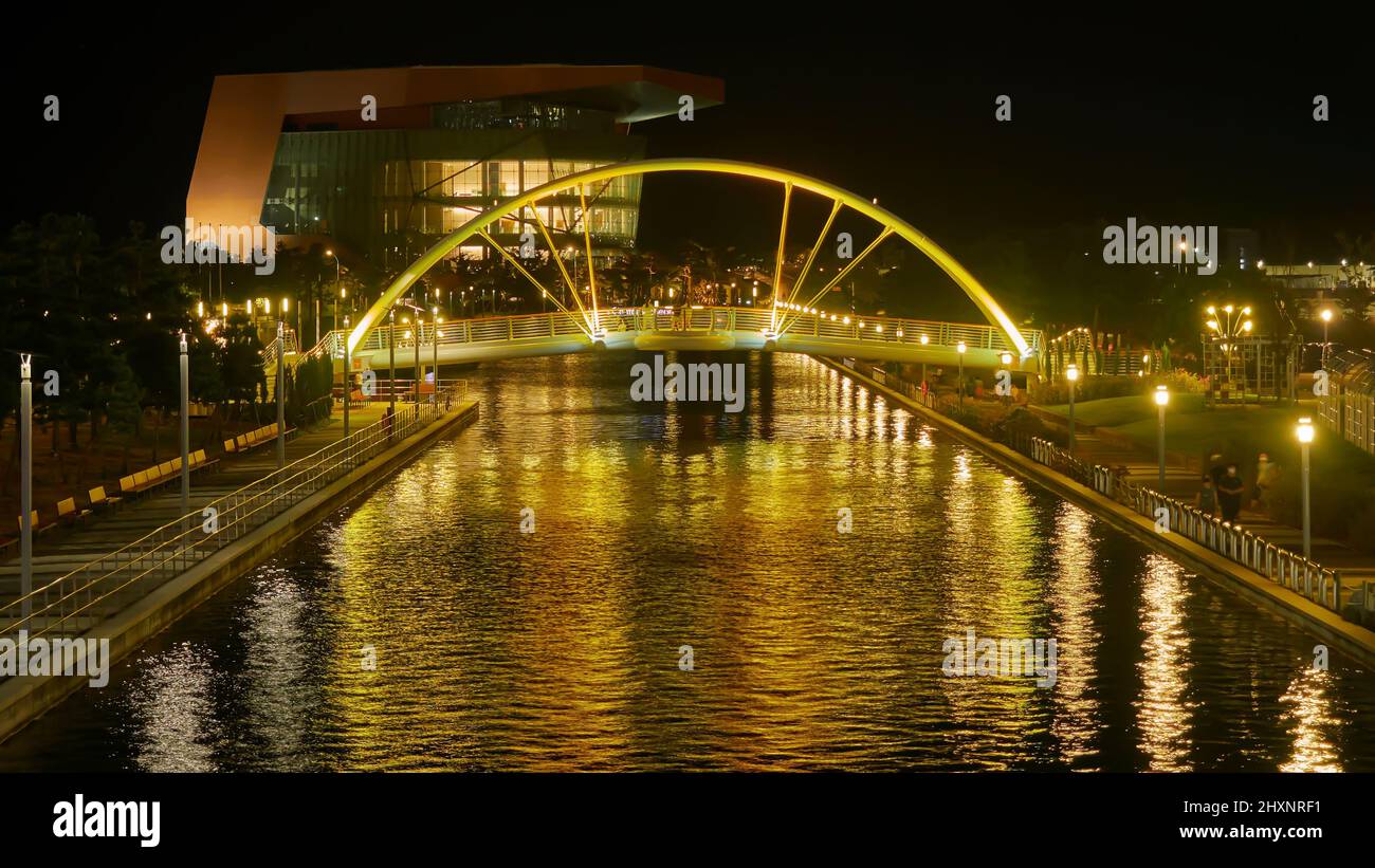 Bridge in the Songdo Central Park, Incheon, South Korea Stock Photo - Alamy