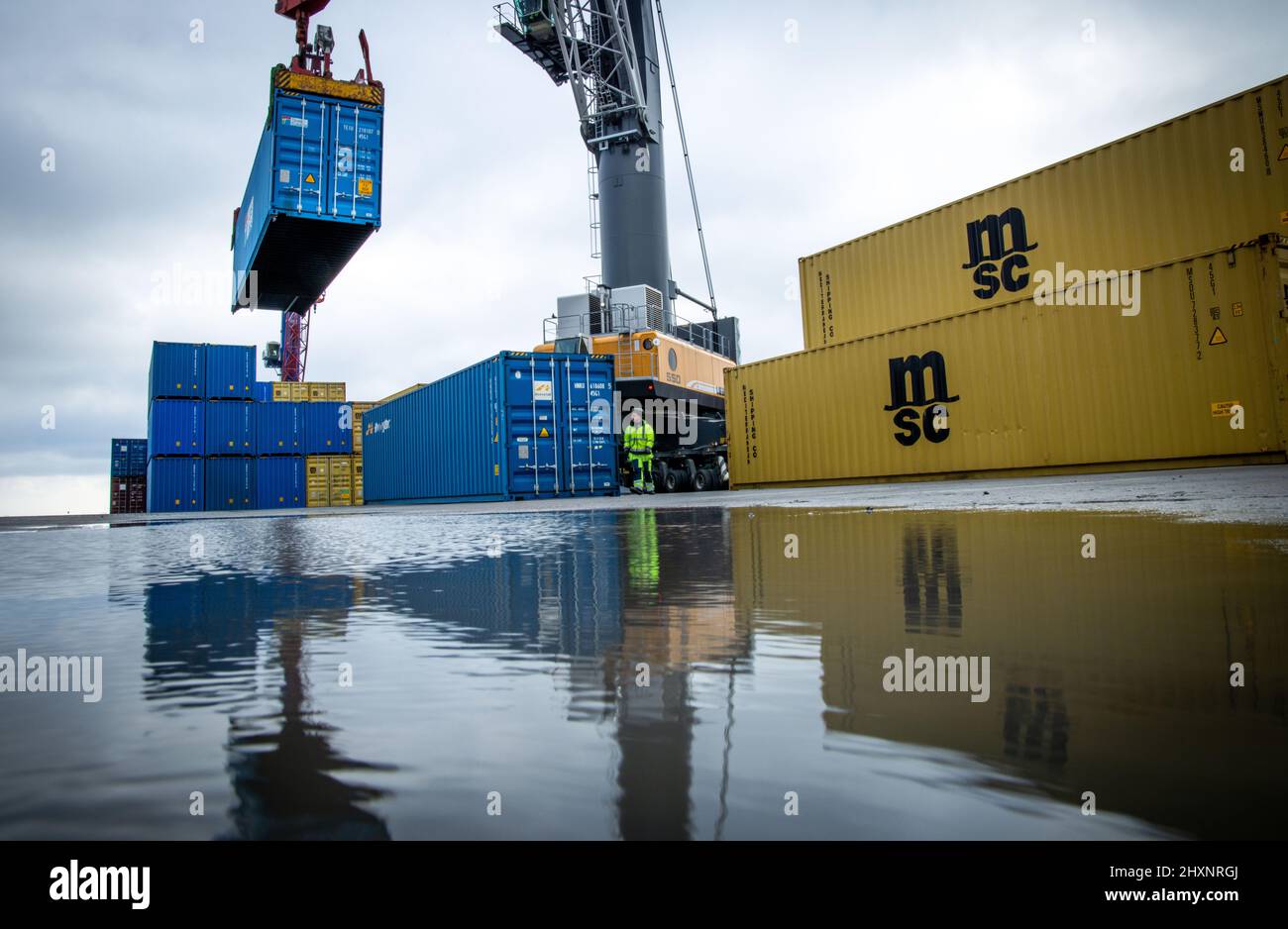 Mukran, Germany. 11th Feb, 2022. A container is unloaded at the port of ...