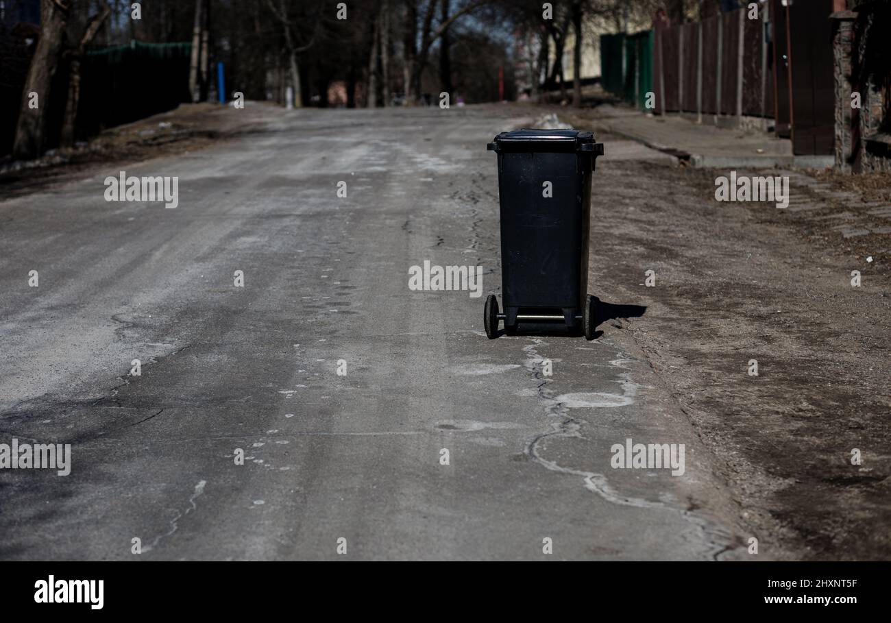 Rubbish bin on wheels hi-res stock photography and images - Alamy