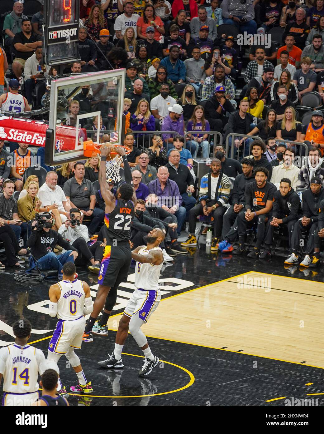 Deandre ayton and lakers hi-res stock photography and images - Alamy