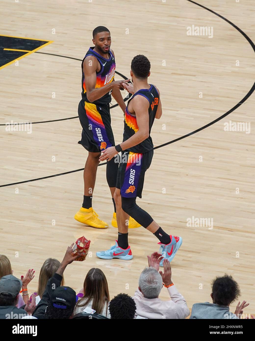 Devin booker suns celebrates hi-res stock photography and images - Alamy